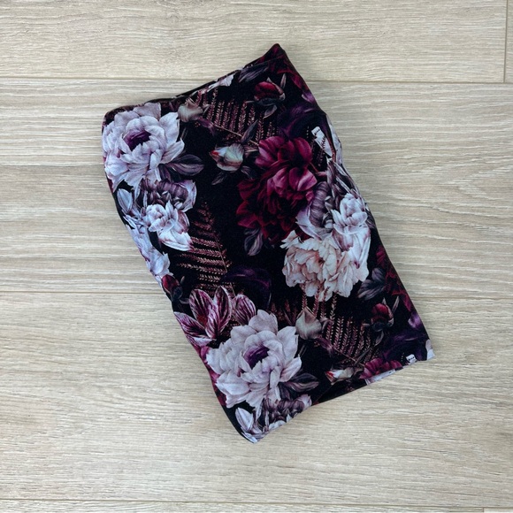 Bums & Roses | Other | Bums Roses Bloom Shakalaka Standard Crib Sheet ...